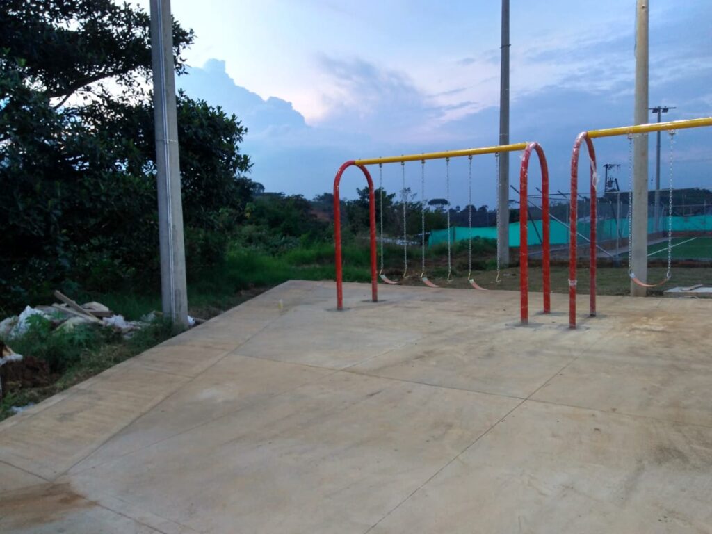 Rodaderos y columpios para niños - Parques biosaludables