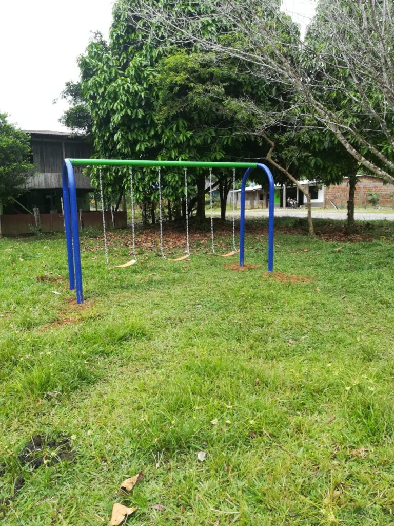 Rodaderos y columpios para niños - Parques biosaludables