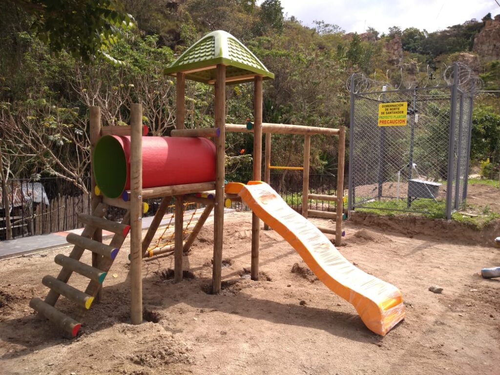 Rodaderos y columpios para niños - Parques biosaludables