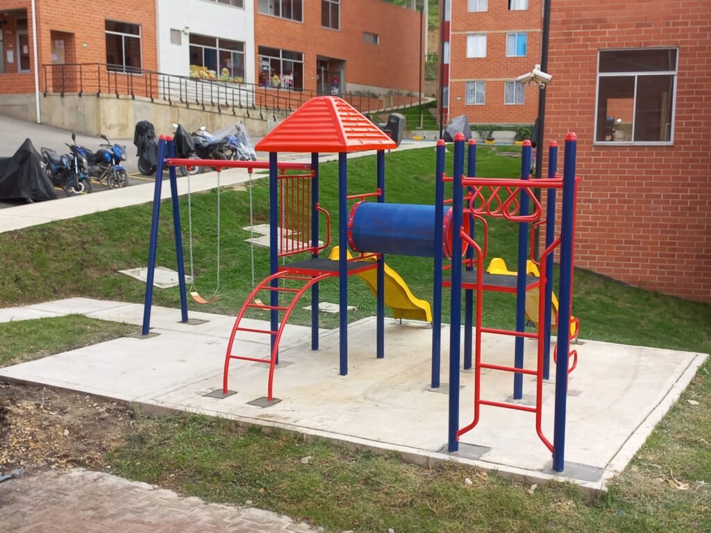 Rodaderos y columpios para niños - Parques biosaludables