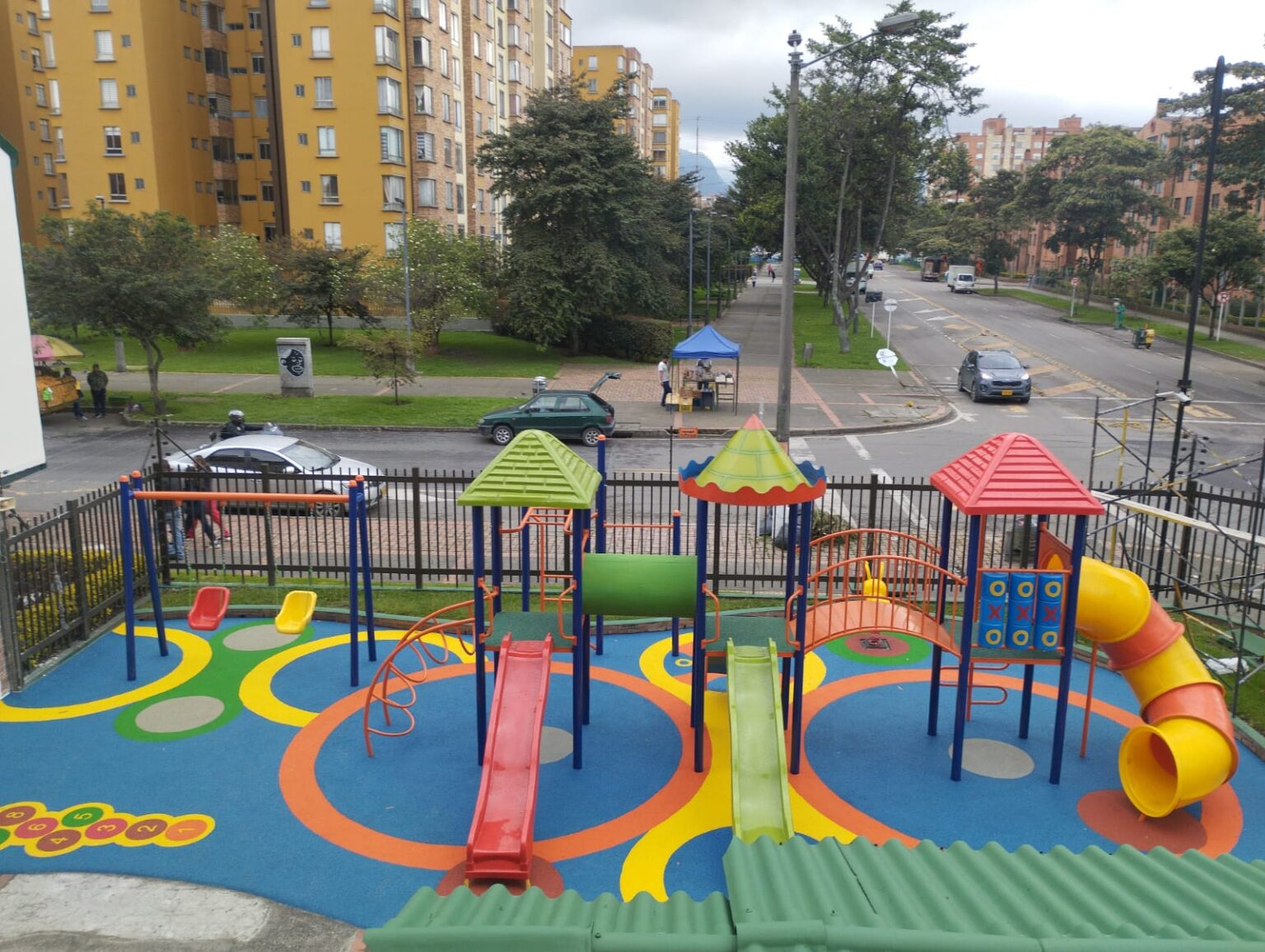 toboganes tuneles y rodaderos/ gimnasios biosaladables - Parques ...